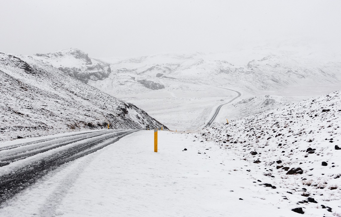 How to Drive in Snow and Ice | SIXT rent a car Magazine