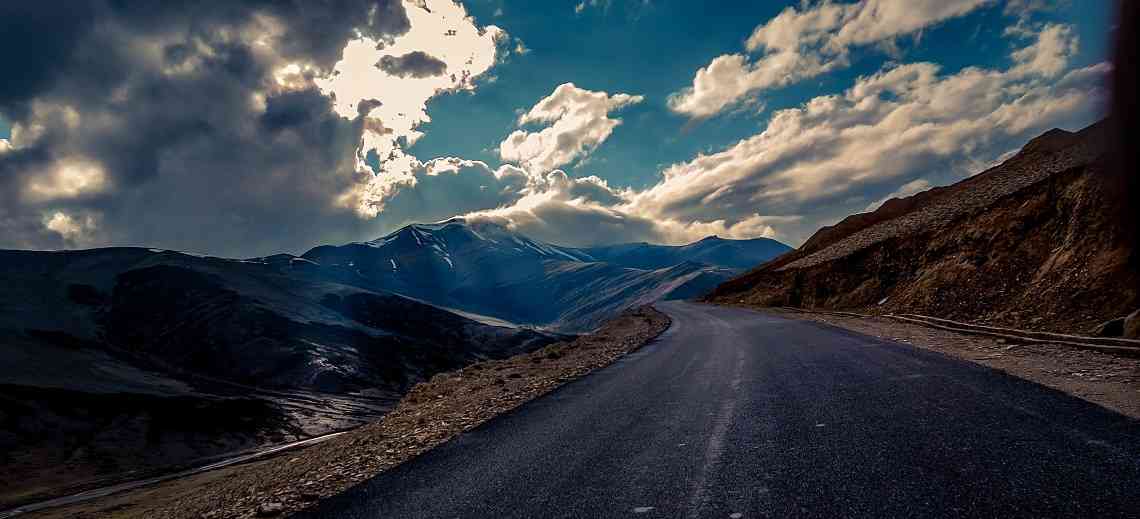The 10 Most Scenic Roads in the World | SIXT rent a car Magazine
