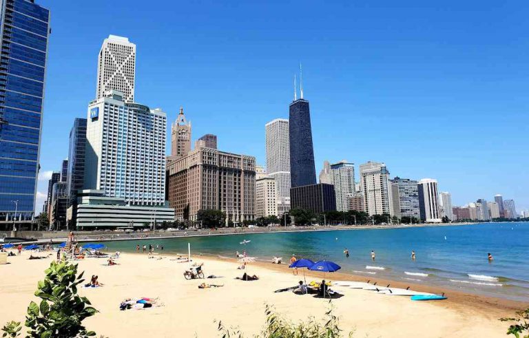 Exploring Lake Michigan from Chicago | Day Trips from Chicago | SIXT ...